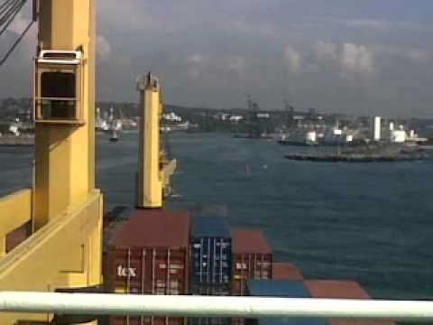 maniobra de atraque de buque puerto rio haina - YouTube