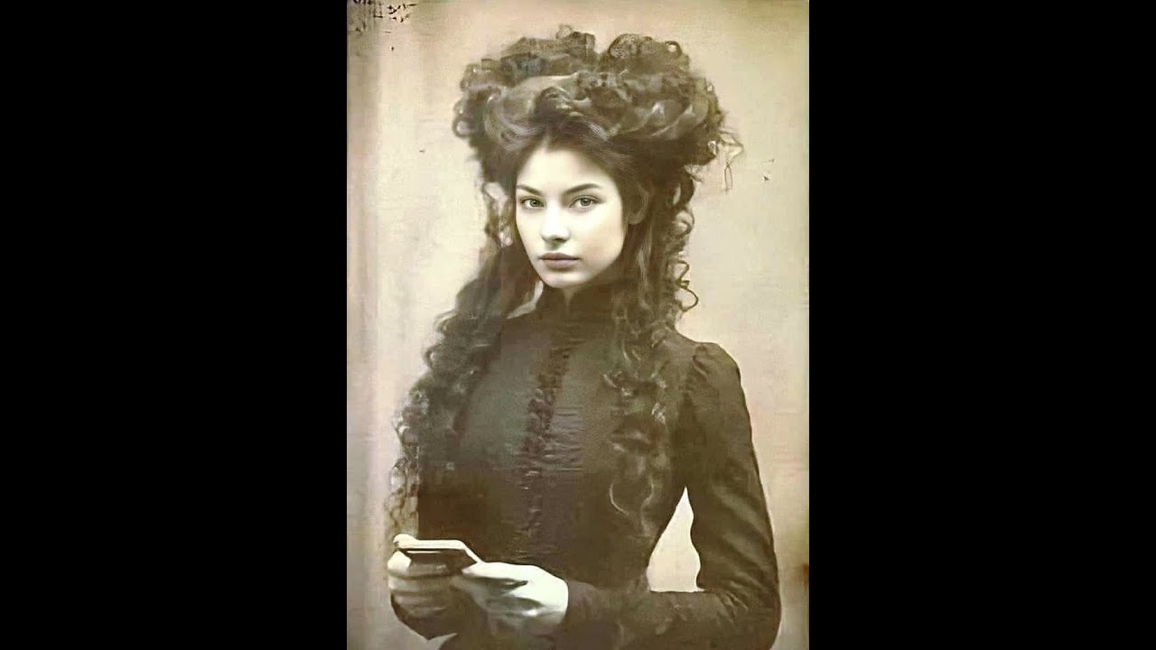 Camille Monfort La leyenda de "La mujer vampira amazona" - YouTube