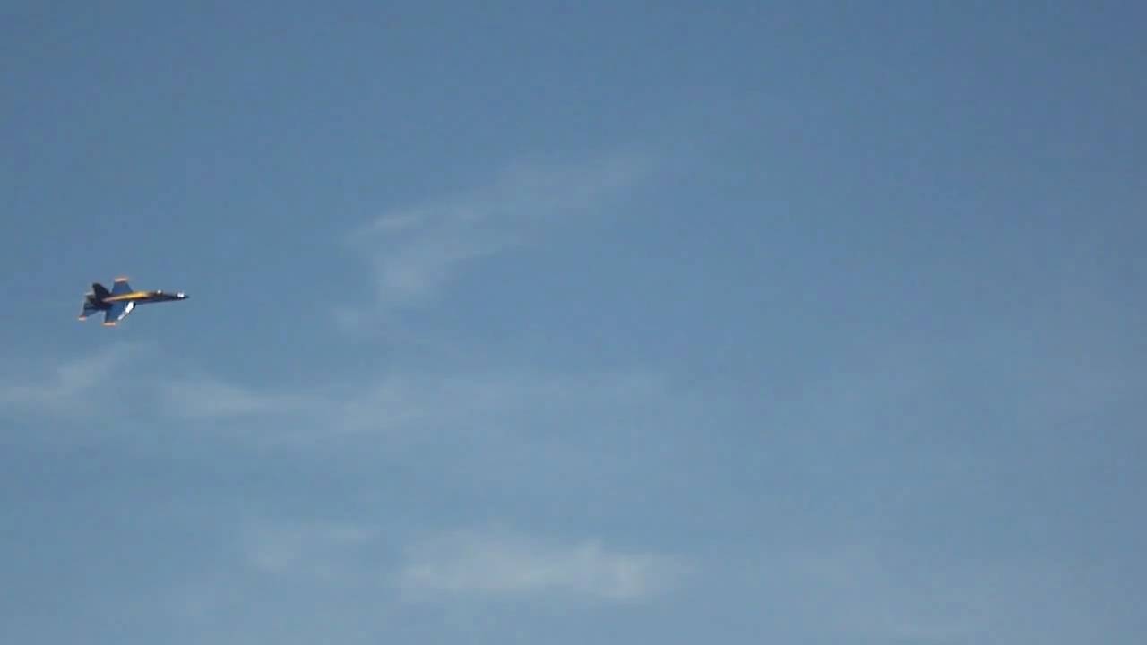 Blue Angels crash mid-flight at air show!!!!! - YouTube