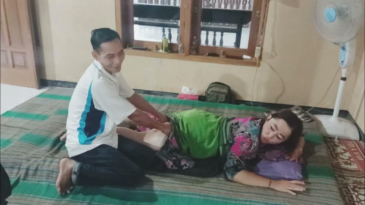 pijat tradisional urut Mama muda cantik urut bagian belakang - YouTube