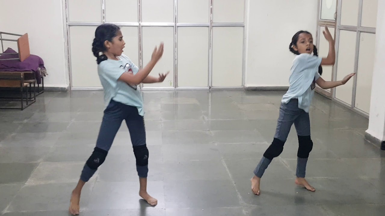 Ghunghroo song chreograph at toral Mehta dance studio - YouTube