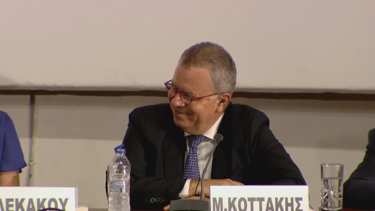 Ο Μανώλης Κοττάκης στην παρουσίαση του βιβλίου του "Οι απόρρητοι ...