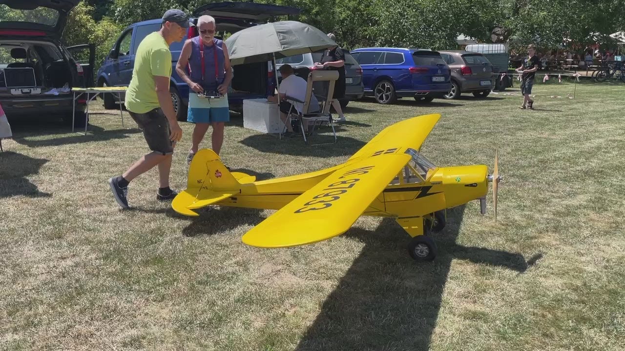 4 m Piper J-3 Cub - Engine roar - YouTube