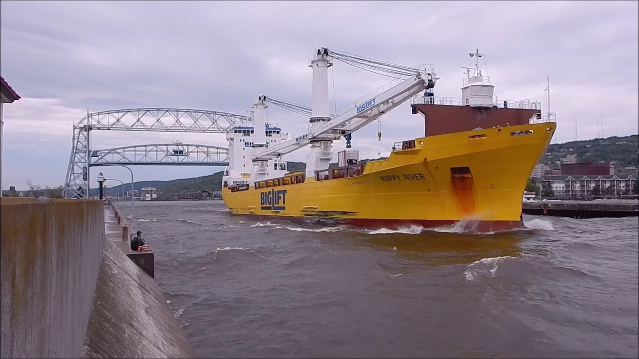 Surfs up ? The Happy River outbound to Becancour Canada - YouTube