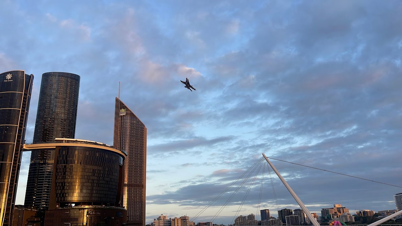 Riverfire 2025 RAAF low flyby. - YouTube
