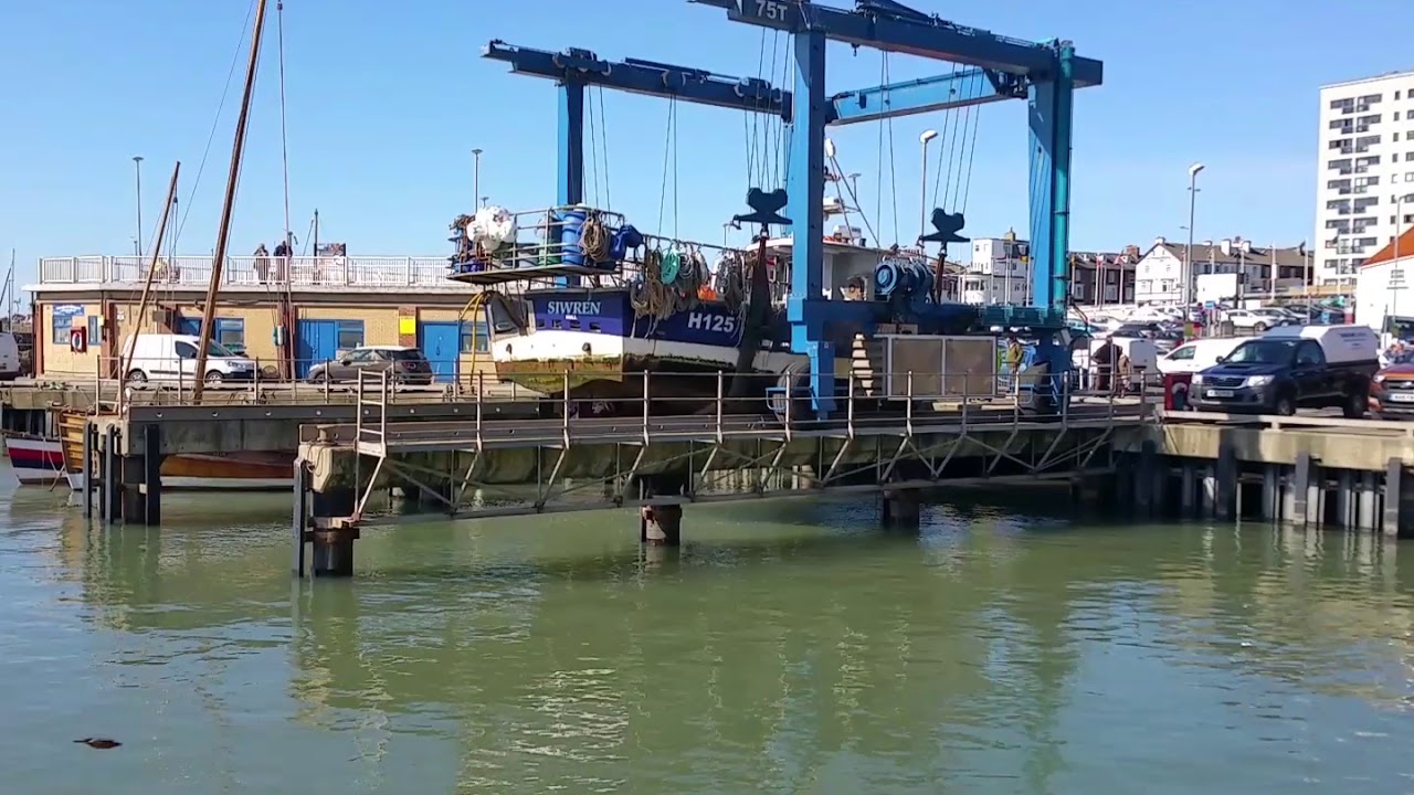 H125 Fishing Boat Lifted from Harbour Bridlington East Yorkshire part 2 ...
