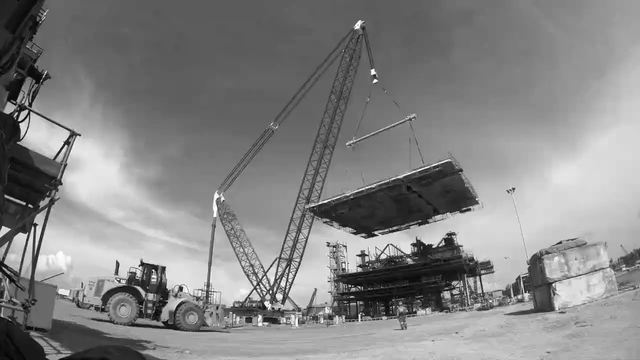 Heavy Lifting Operation during Offshore Platform Construction - YouTube