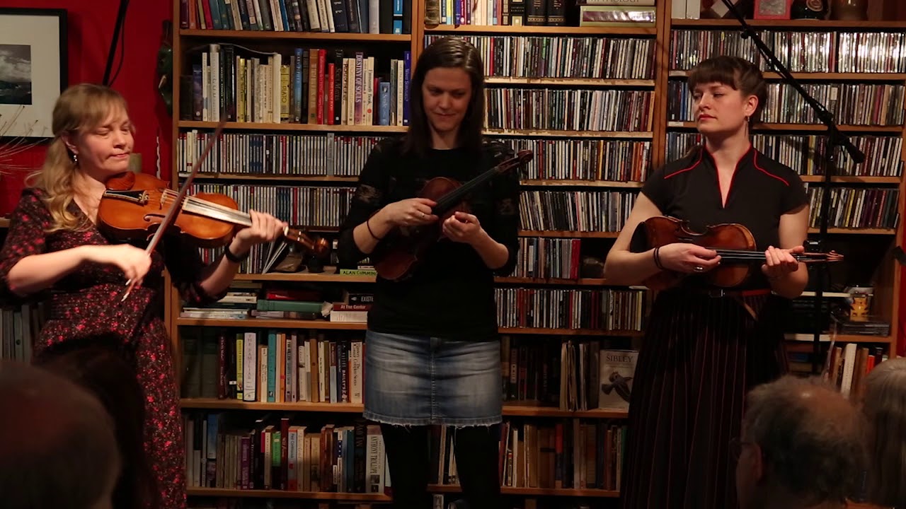 Fru Skagerrak plays Sorens Far - YouTube