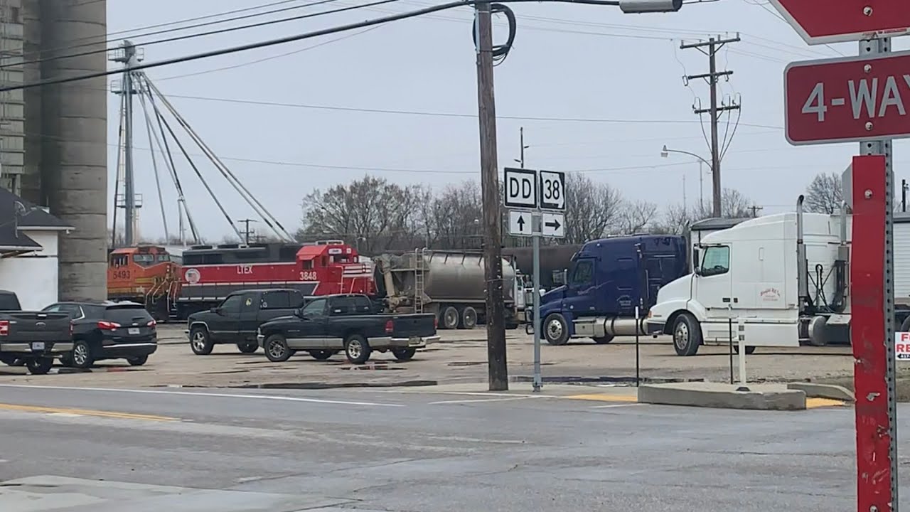 BNSF train w/ rare LTEX 3848 GP35 lease unit in Marshfield, MO 03/03/23 - YouTube