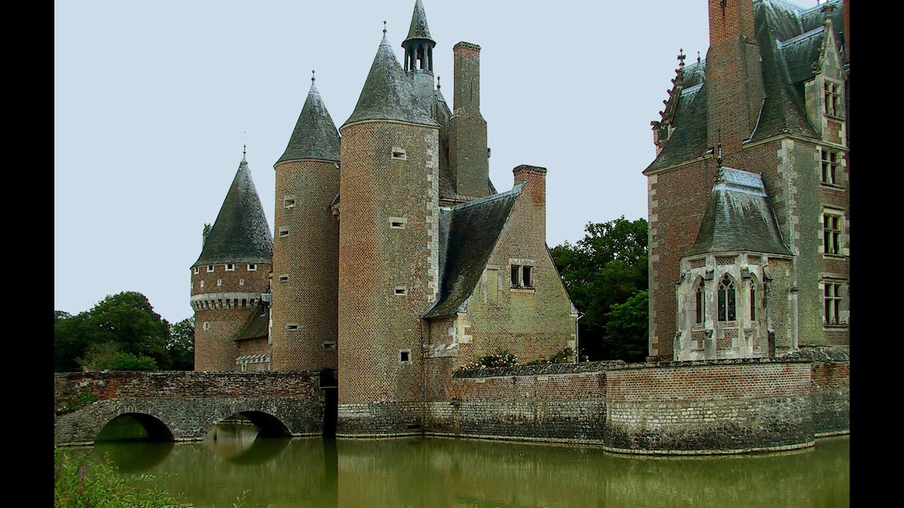 Le Château du Moulin - YouTube