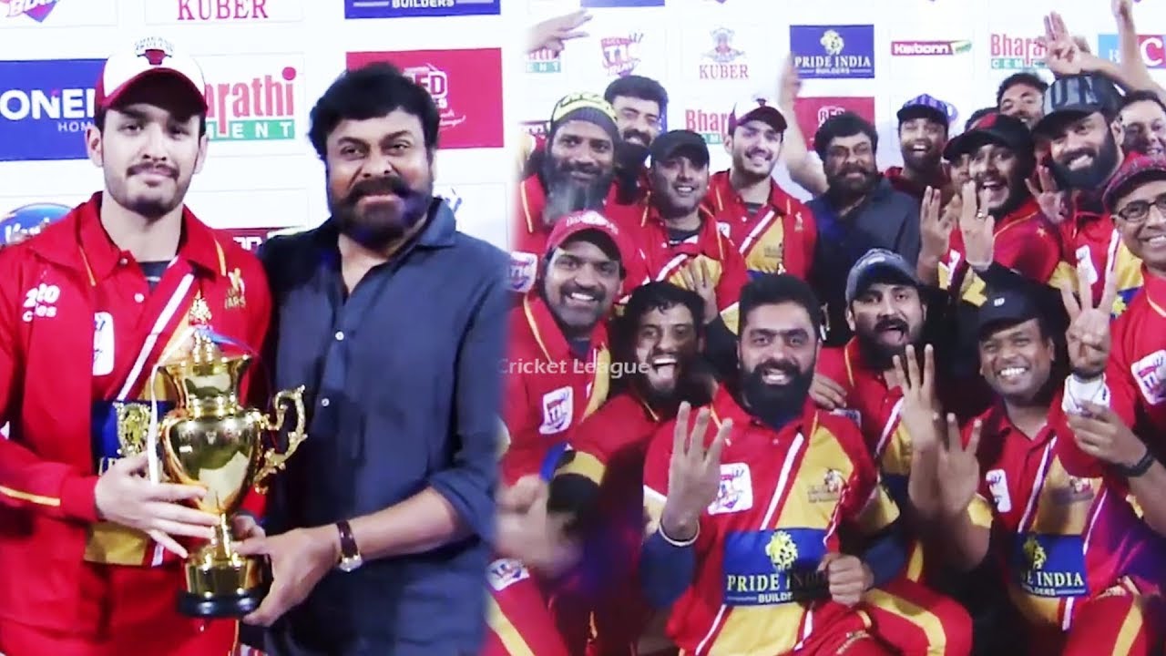 Megastar Chiranjeevi Presenting CCL Trophy To Telugu Warriors - YouTube