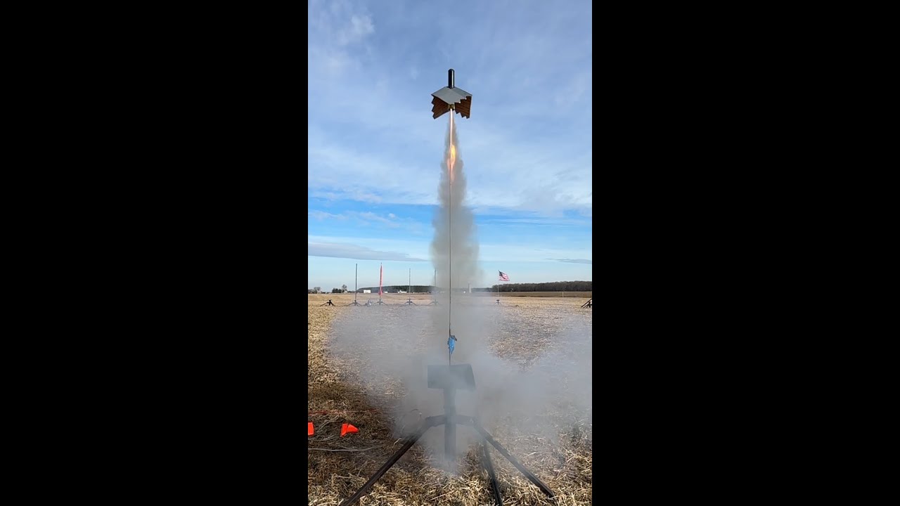 Art Applewhite Priority Stealth flying on an Aerotech I49 Long Burn ...