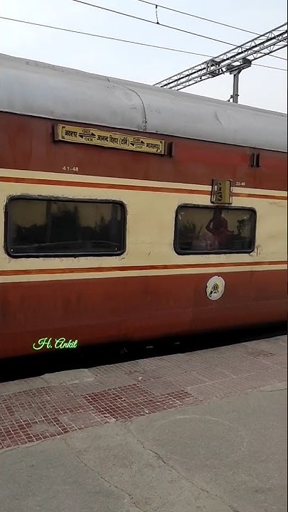 ICF Rajdhani Coach With Gareeb Rath Express। Bhagalpur To Anand Vihar Garib Rath Express #shorts ...