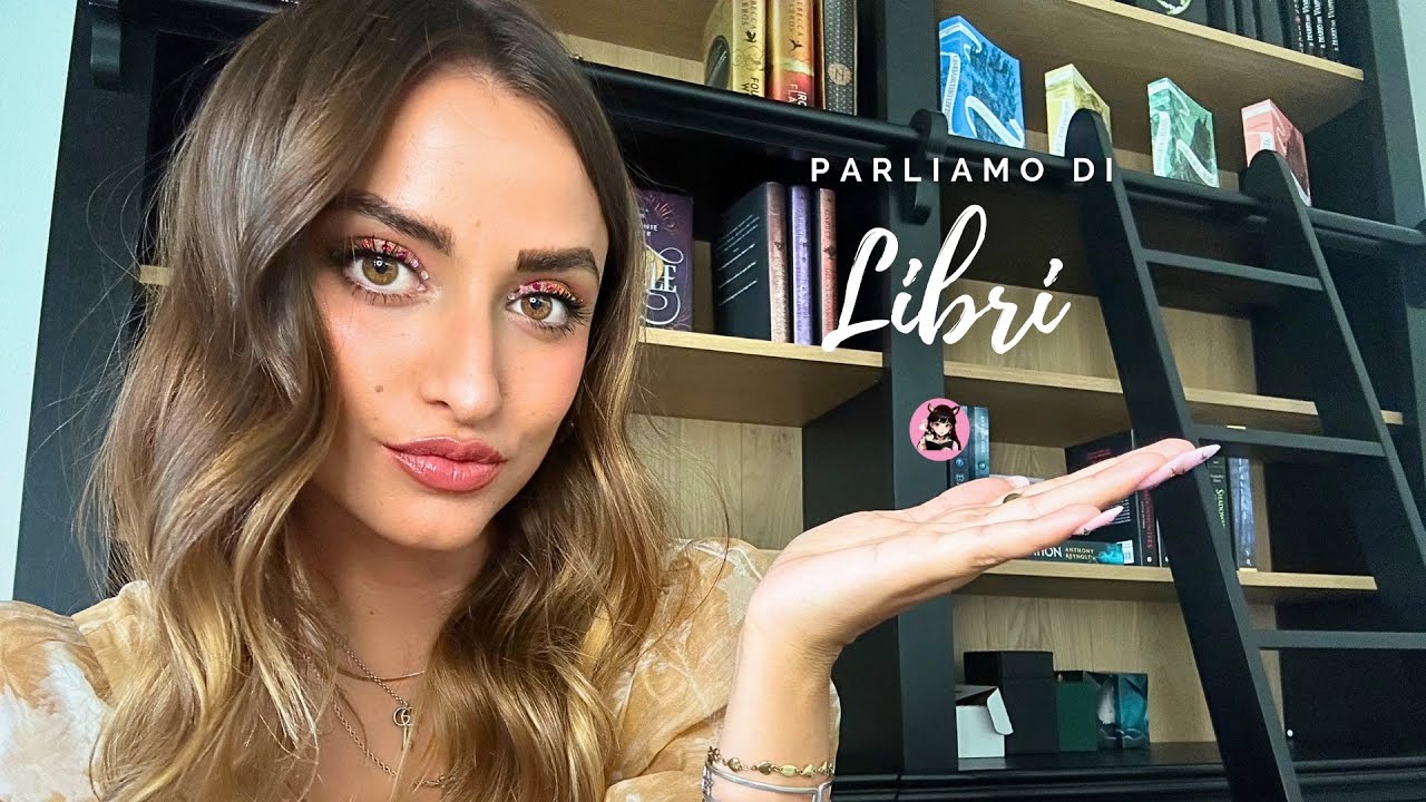 ASMR - parliamo di LIBRI sussurrando - MartinaBooks #2 | ♡ - YouTube