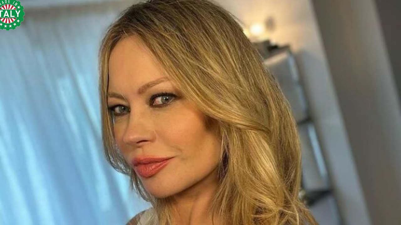 Anna Falchi, abito trasparente nero effetto vedo e non vedo la ...