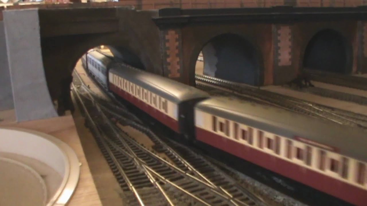 The First Train into The Kings Cross Station on the Kings Cross Layout ...
