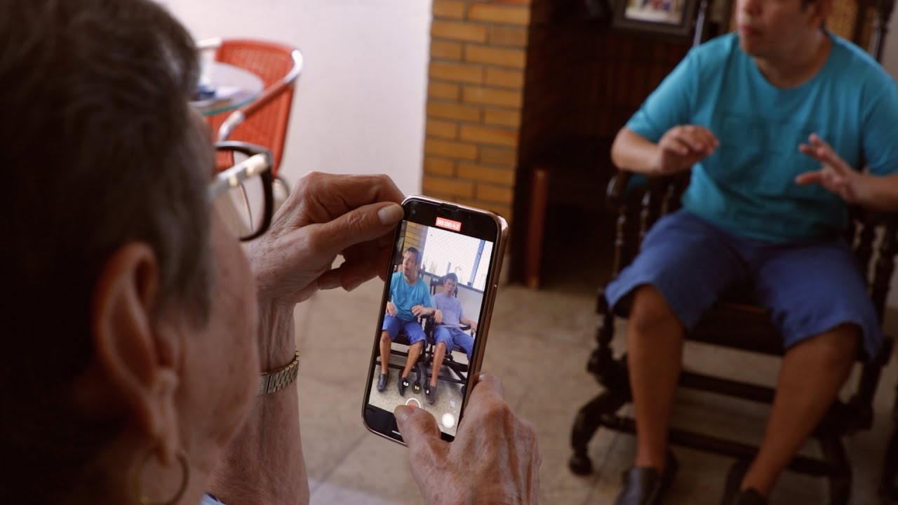 Gêmeos autistas fazem sucesso nas redes com mais de 700 mil seguidores ...