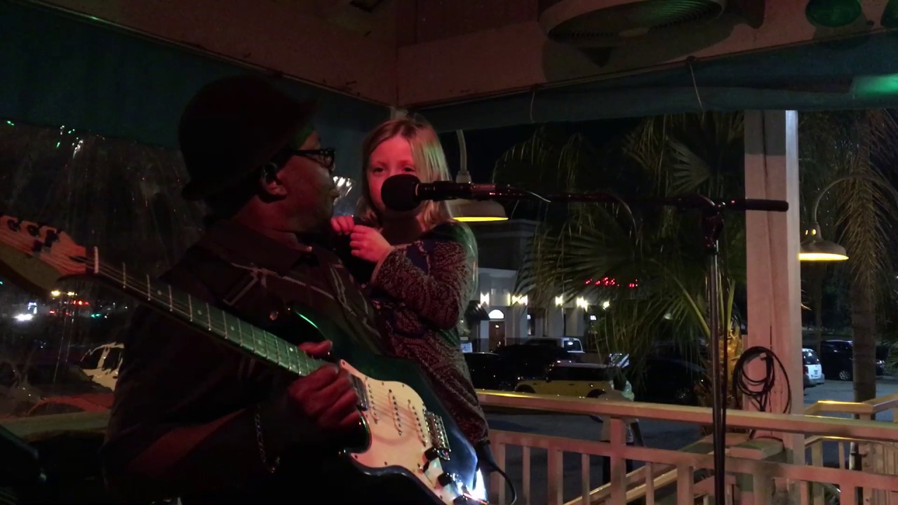 Bahama Breeze - Singer asked Kierstyn Ember on stage - YouTube
