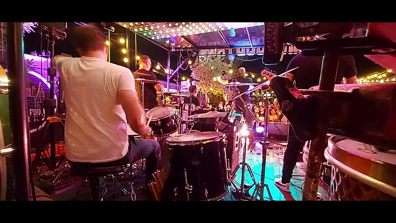 ZRDK - Gallito Ingles en Urbanzada con Fletch Saenz en la batería - YouTube