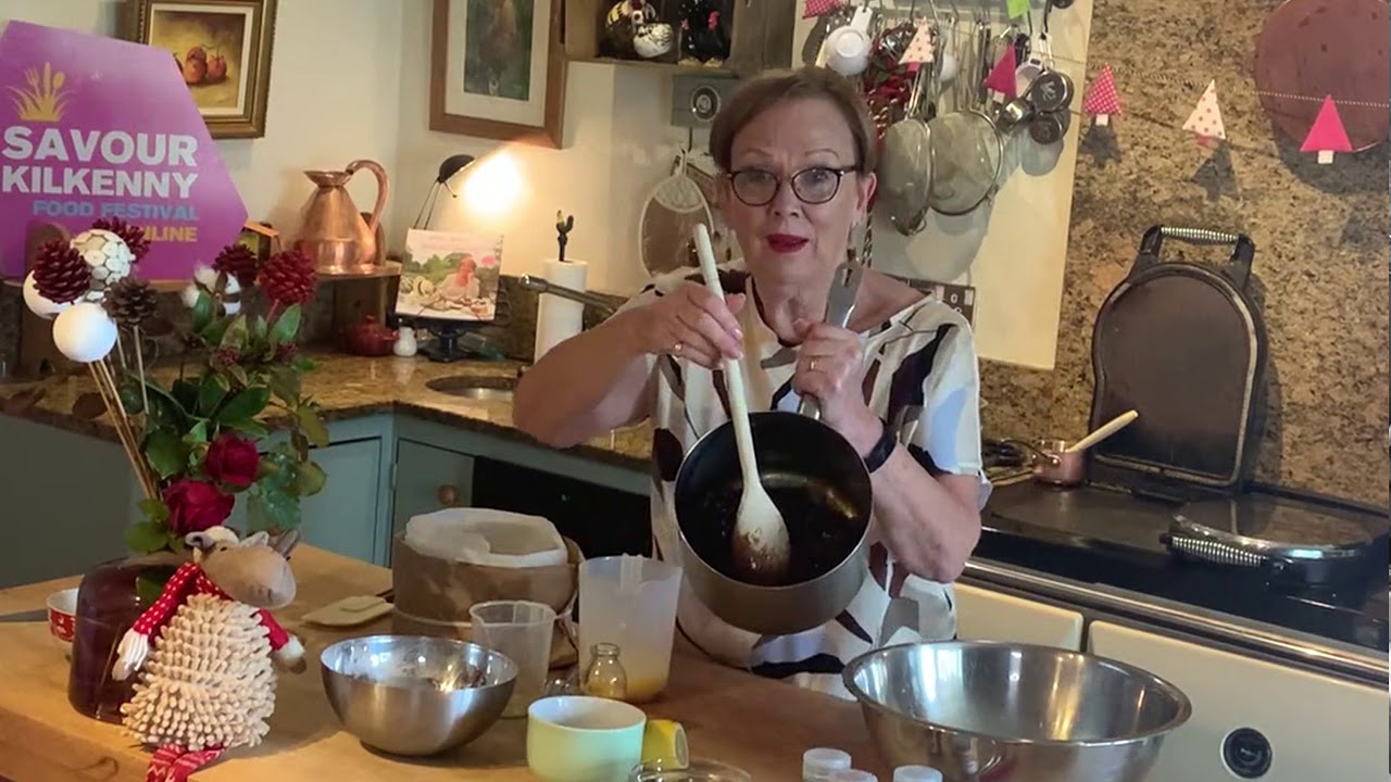 Simmer and Stir Christmas Cake - Christmas Made Easy with Anne Neary ...