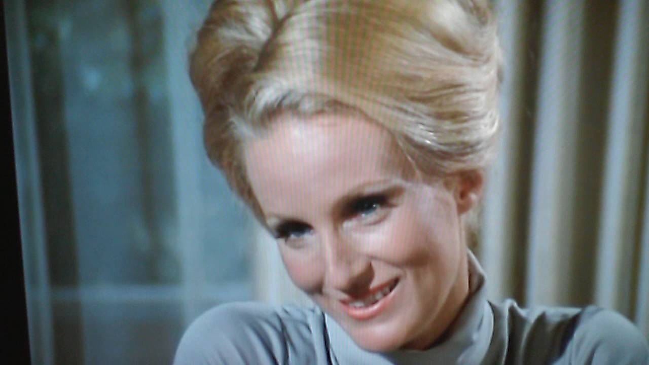 CHARLIE'S ANGELS (SABRINA VS JESSICA FARMER) - YouTube