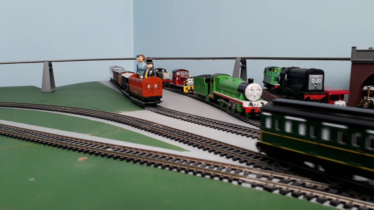 Bachmann Edward pulling old coaches (Emily Coaches) - YouTube