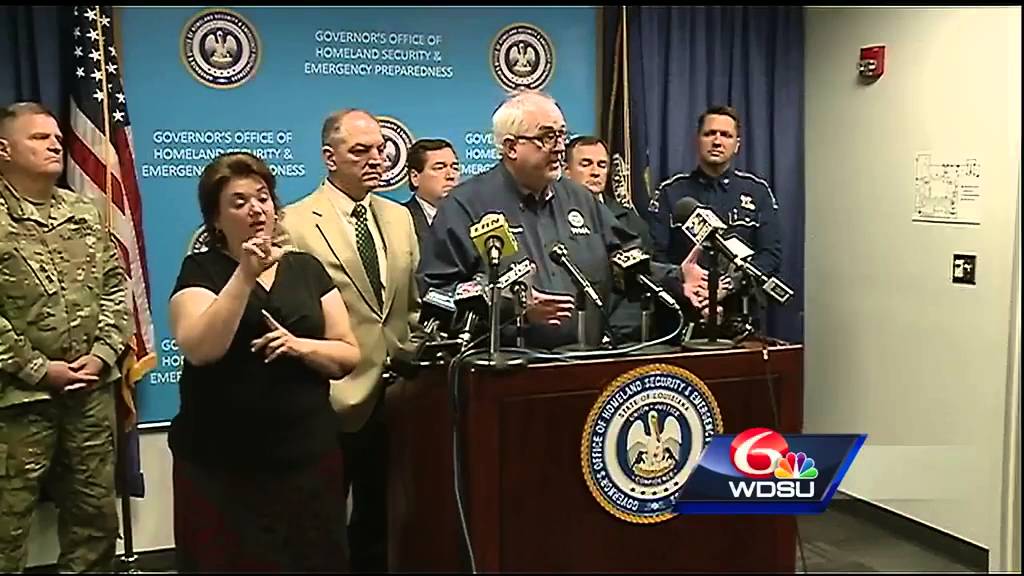 Edwards, FEMA head meet for flooding briefing - YouTube