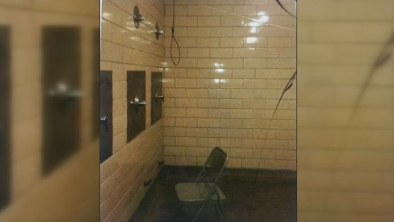 HANGING CADAVER MEDICAL SCHOOL MORGUE LOCKER YES ITS REAL - YouTube