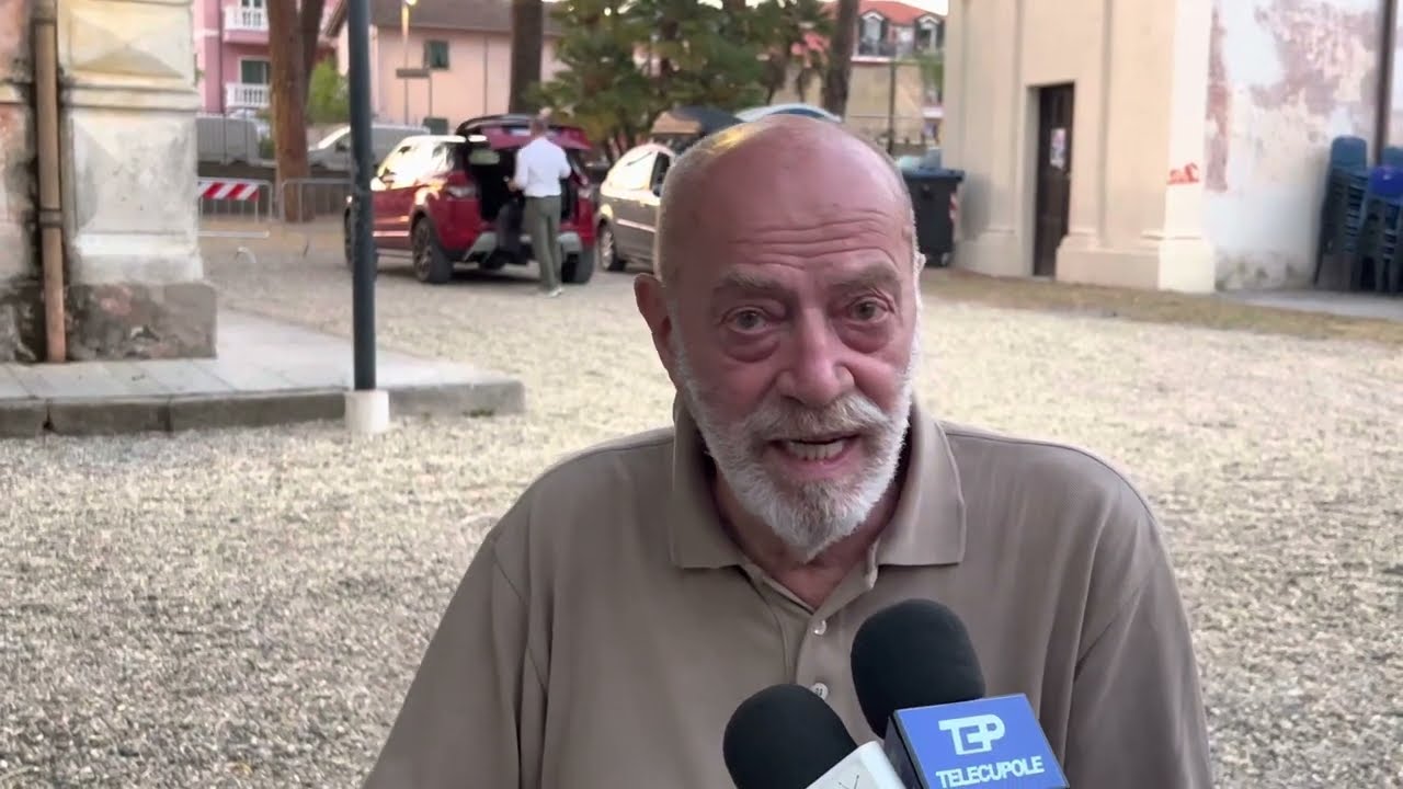 Il giornalista Toni Capuozzo a Diano Marina /L'intervista - YouTube