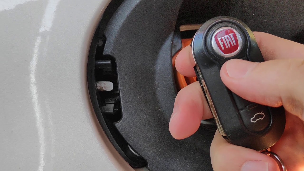 Fiat 500e charging port lock - YouTube