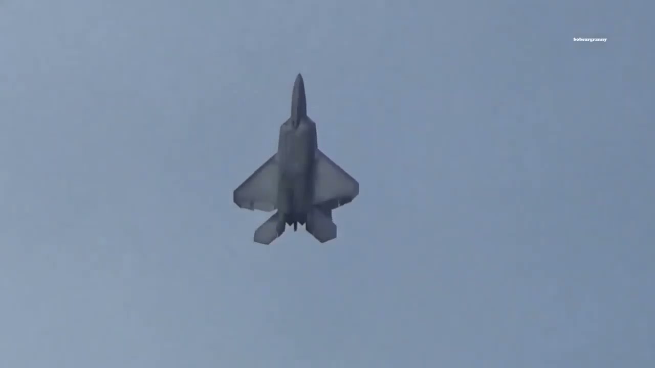F-22 Falling Leaf Maneuver Clipped - YouTube
