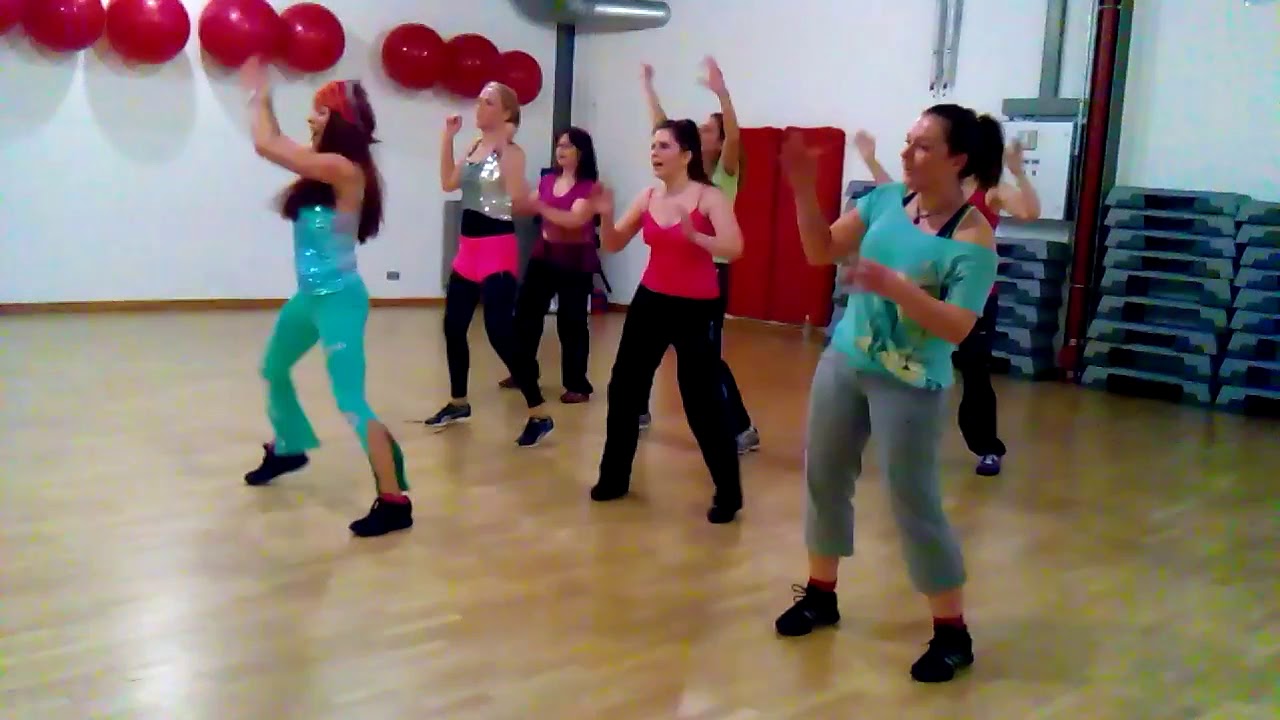 Zumba rock and roll - YouTube