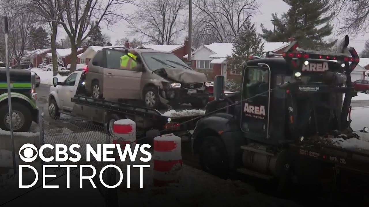 Over 100 crashes reported during Southeast Michigan winter storm - YouTube