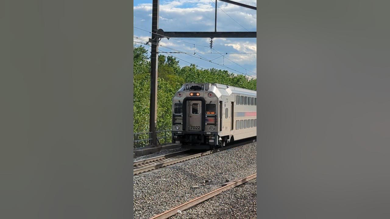 #shorts NJT Multilevel Cab Car #7022 Horn Salute at Secaucus Junction In 32 Seconds (#4514 ...