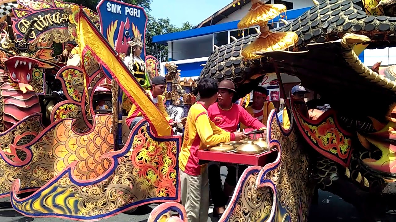 Pawai Karnival Hut Ri 72th.... - YouTube