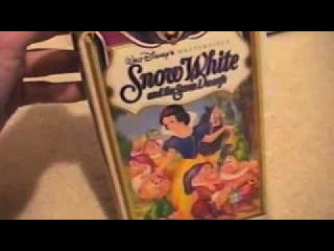 4 Different Versions of Snow White and the Seven Dwarfs - YouTube