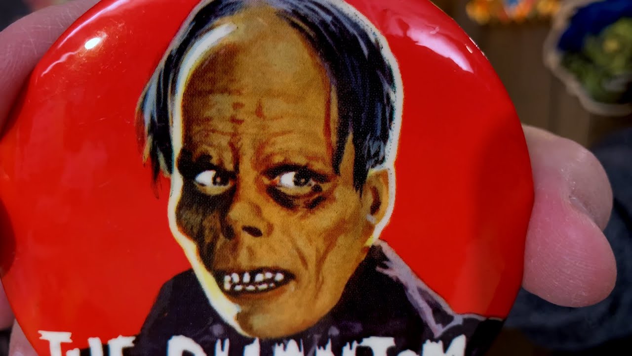 Elwar Universal Monsters pinback buttons - Raymond Castile's Basement ...