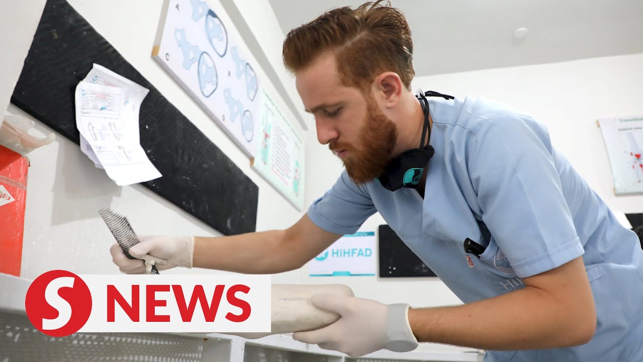 Meet the amputee doctor designing prosthetics - YouTube