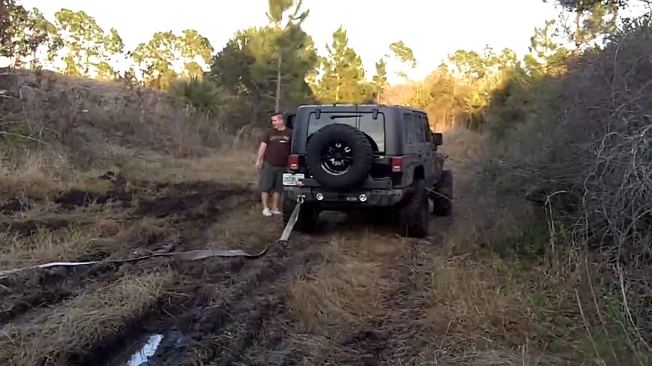 Jeep Getting Un-stuck - YouTube