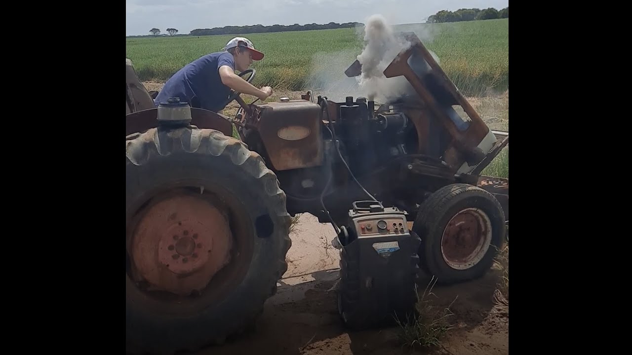 Old International tractor start up - YouTube