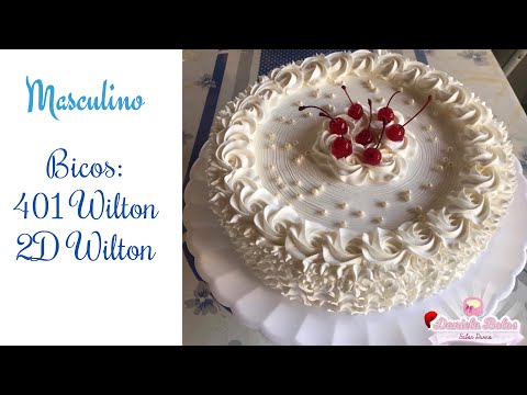 Confeitando bolo masculino