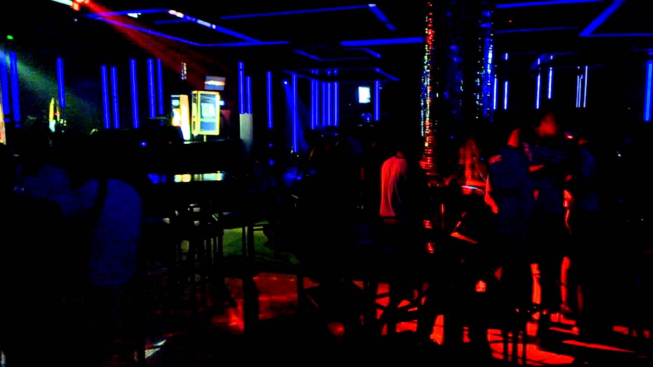 Liquid Nightclub Semarang - YouTube