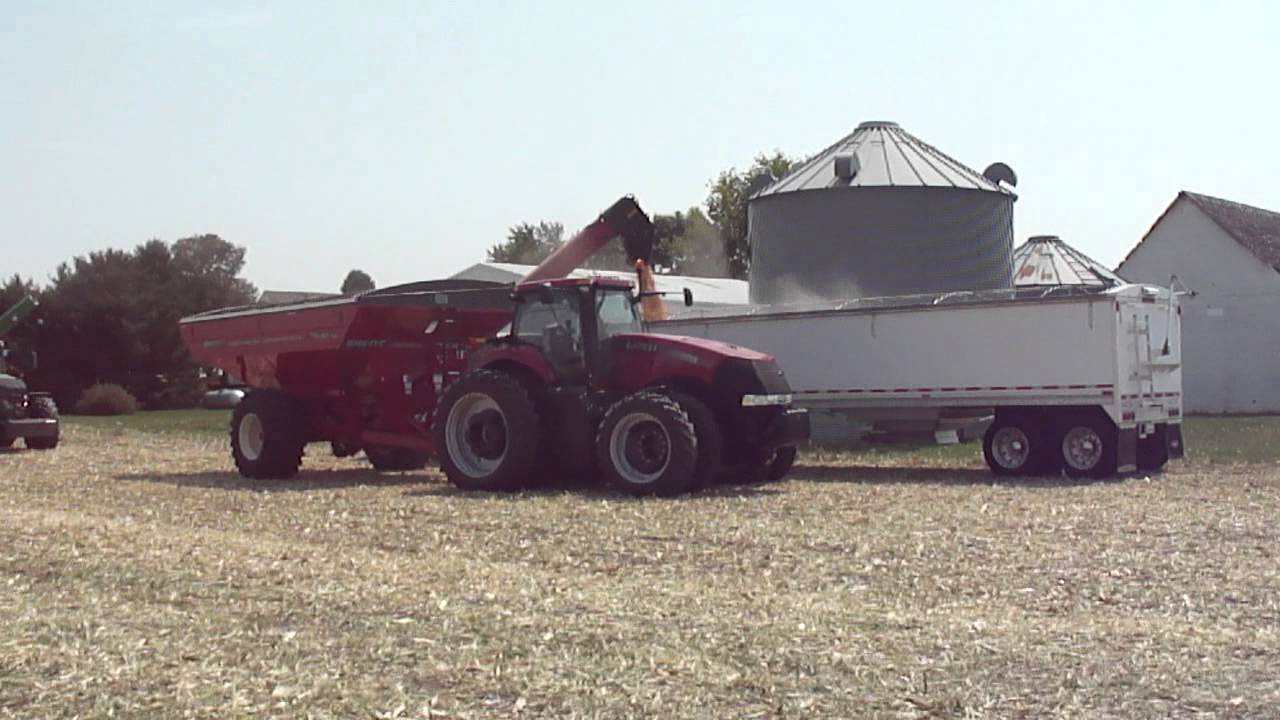 Case Ih Mangum 340 unloading Brent Grain Cart - Farm Progress 2012 ...