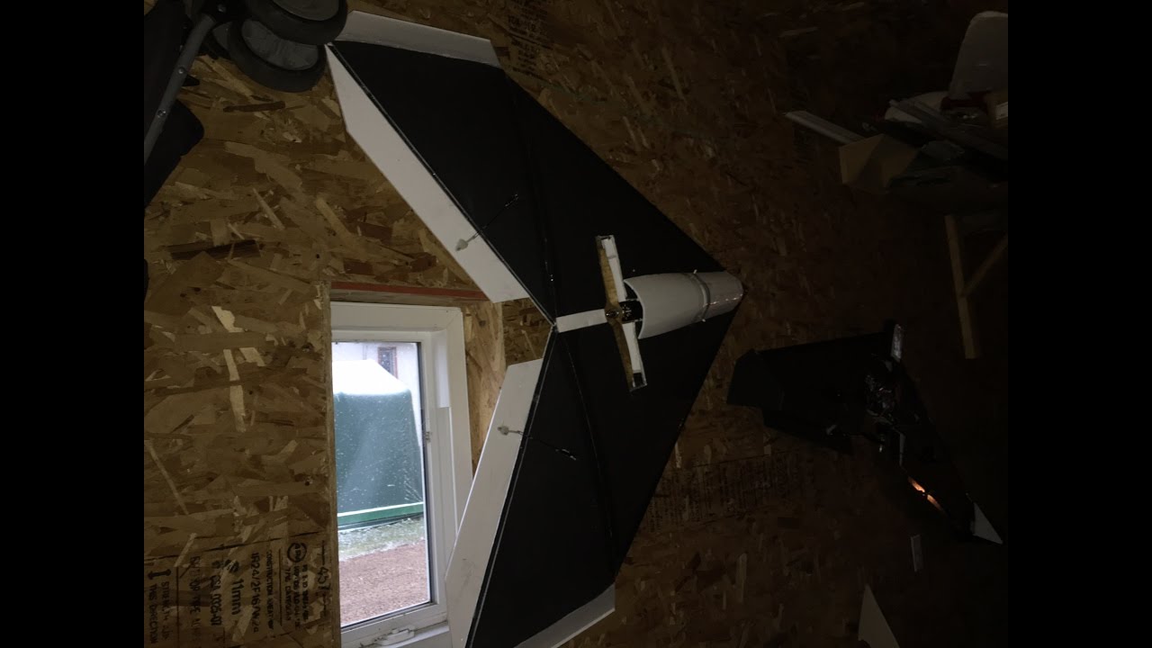 vary fast 40" foam board delta wing maiden Flight - YouTube