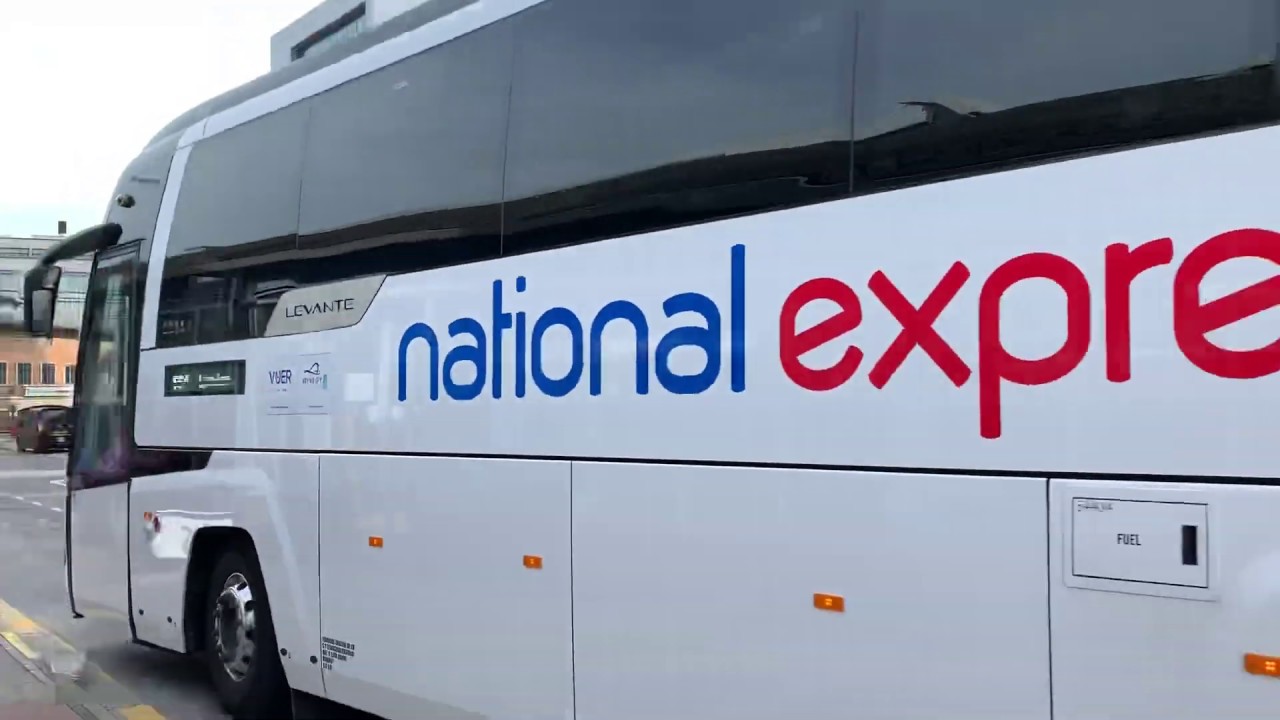 National Express Coach 54404 At Sheffield On 564 From Halifax To London ...