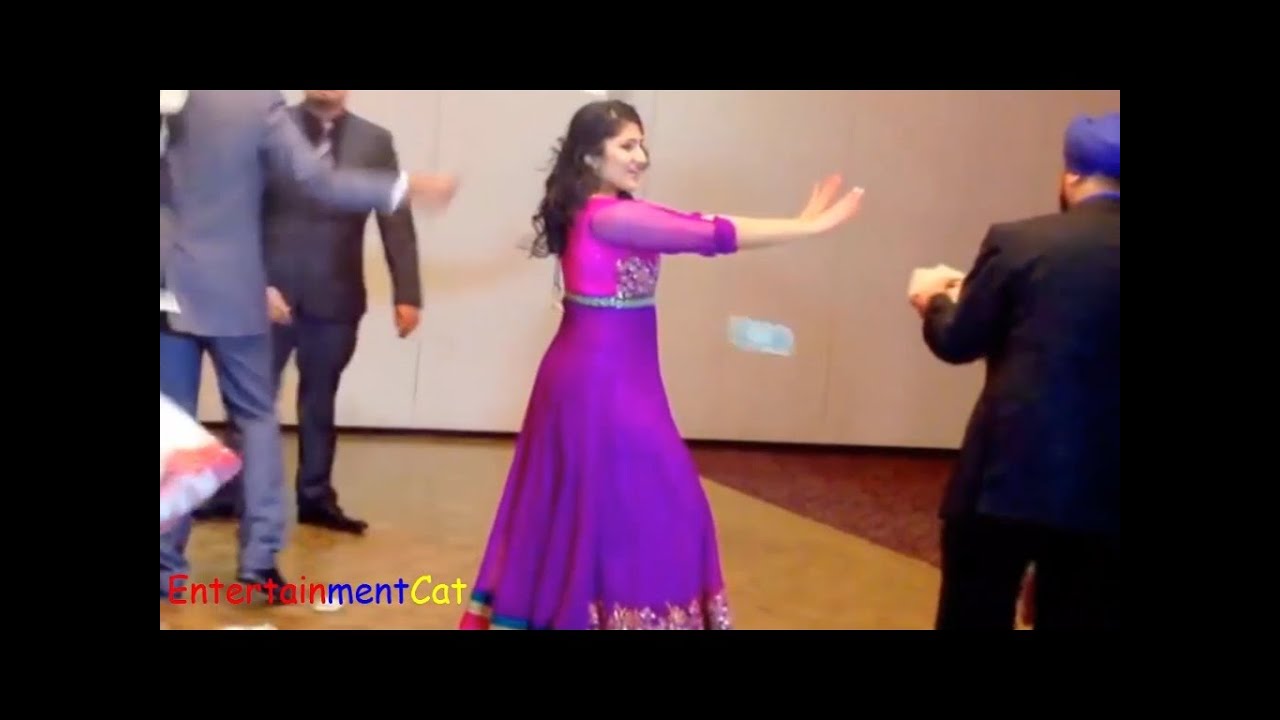 Pakistani Desi Girls Best Wedding Mehndi Night Dance - YouTube