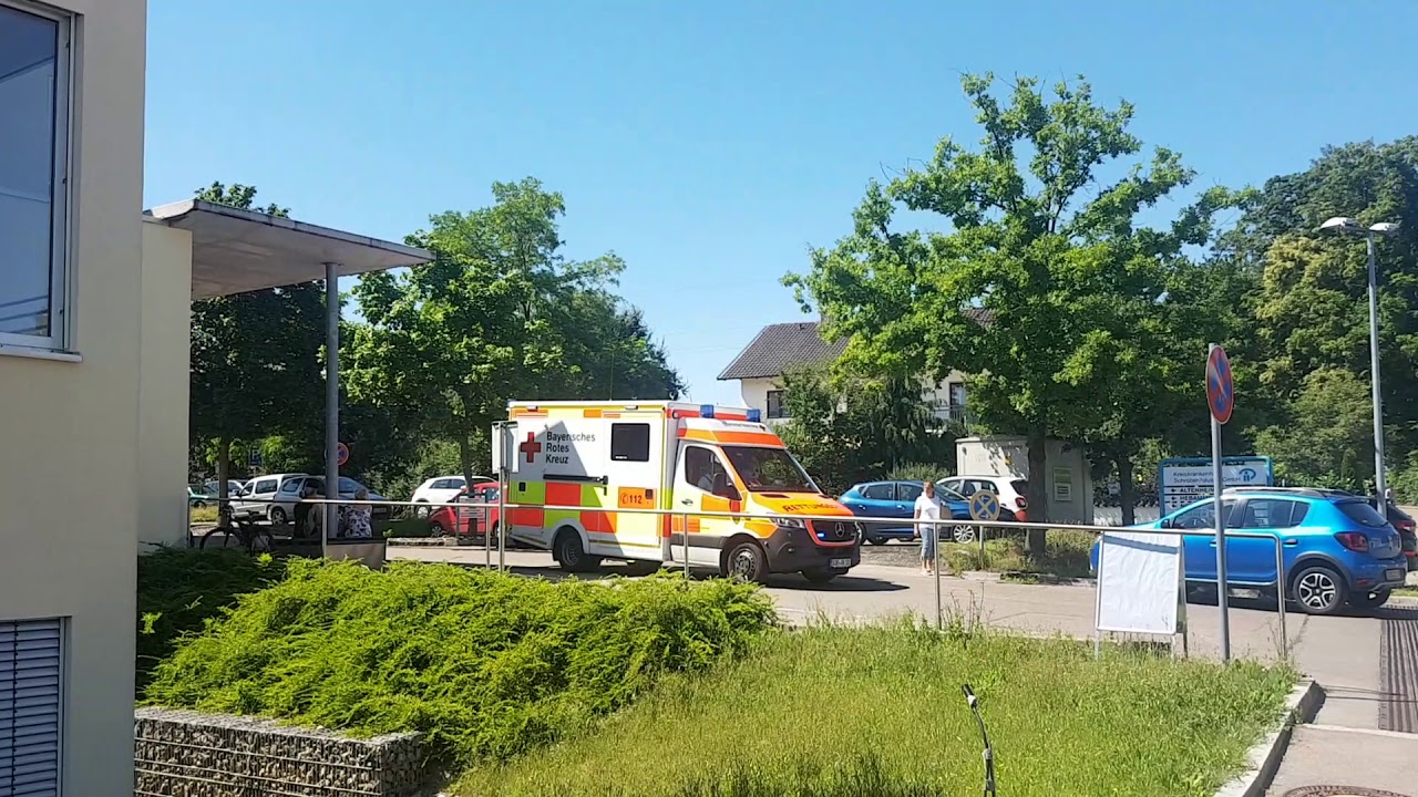 Bayern RTW des BRK auf Einsatzfahrt - YouTube