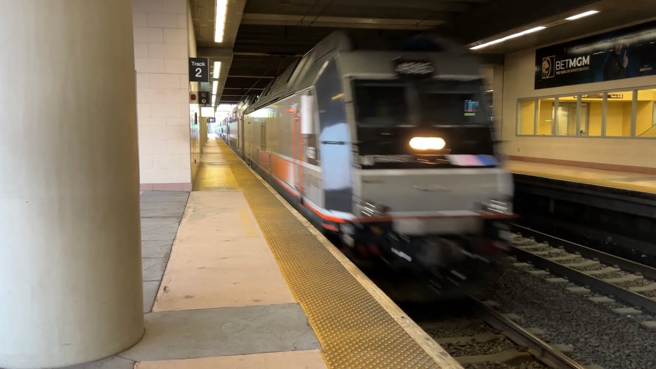 NJT train flying through Secaucus - YouTube