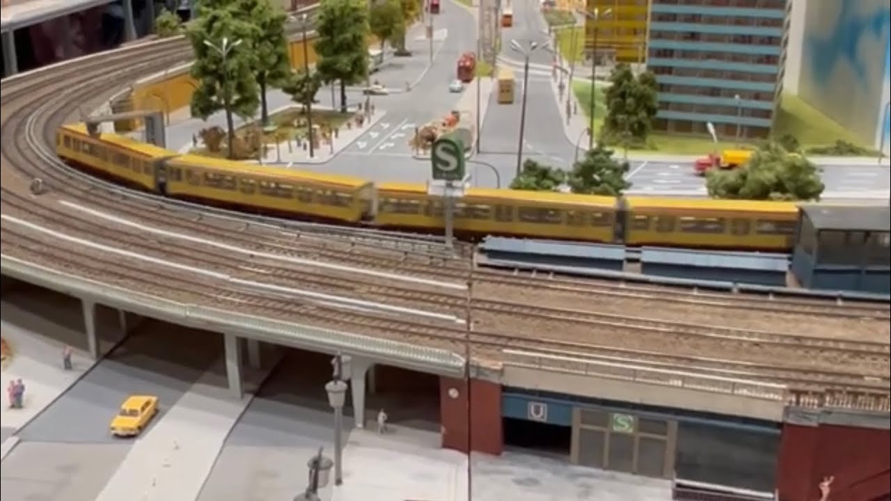 Modelleisenbahn - Berliner S-Bahn zwischen Alex und Warschauer Straße ...