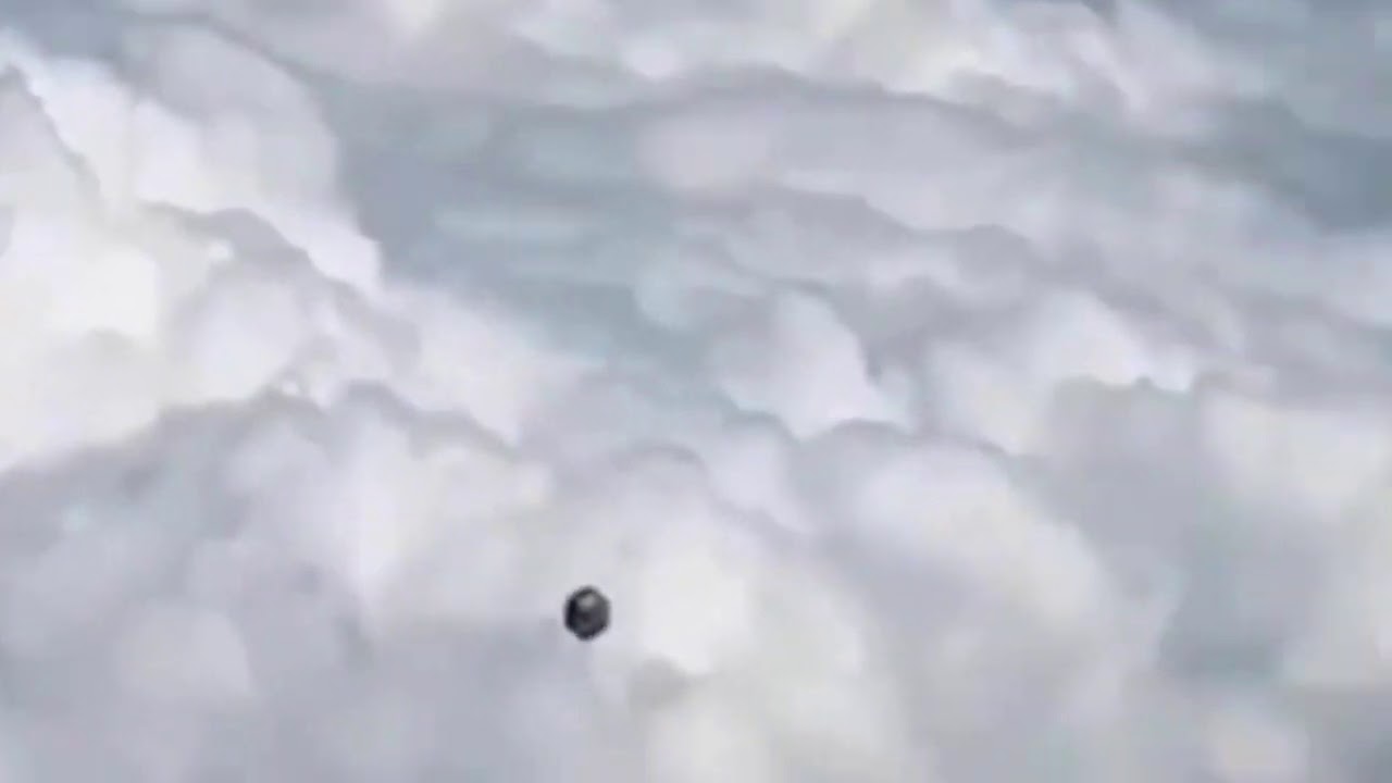 Alien UFO sighting from airplane - YouTube